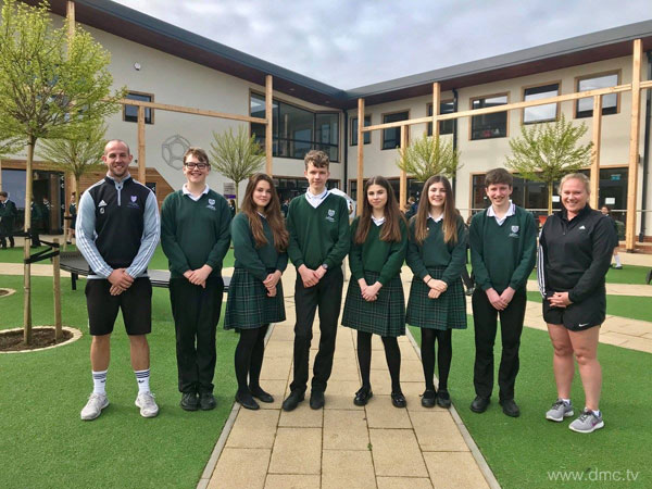 วัดพระธรรมกายลอนดอน สอนสมาธิแก่นักเรียน Weydon School